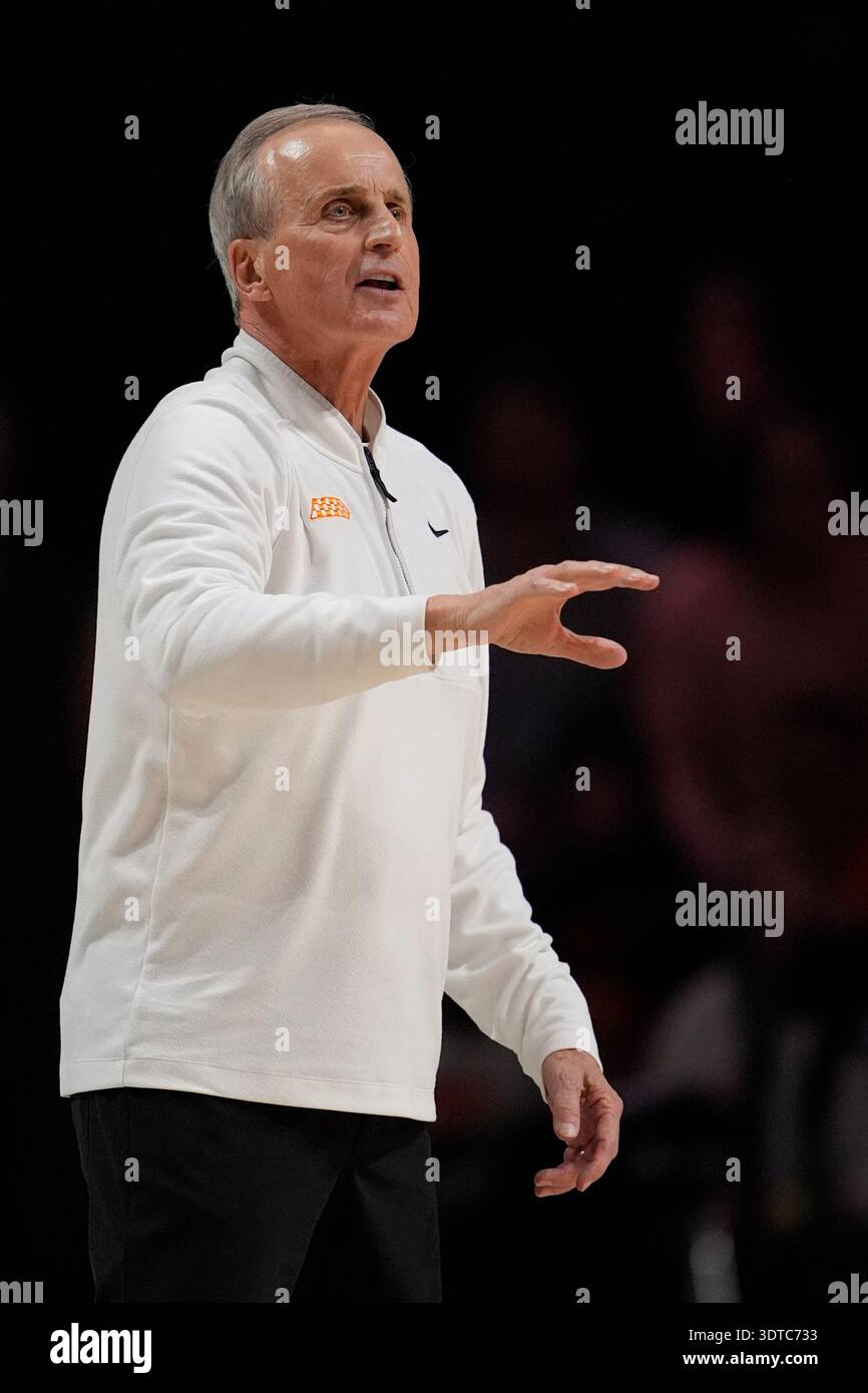 Tennessee head coach Rick Barnes yells to his players during the second ...