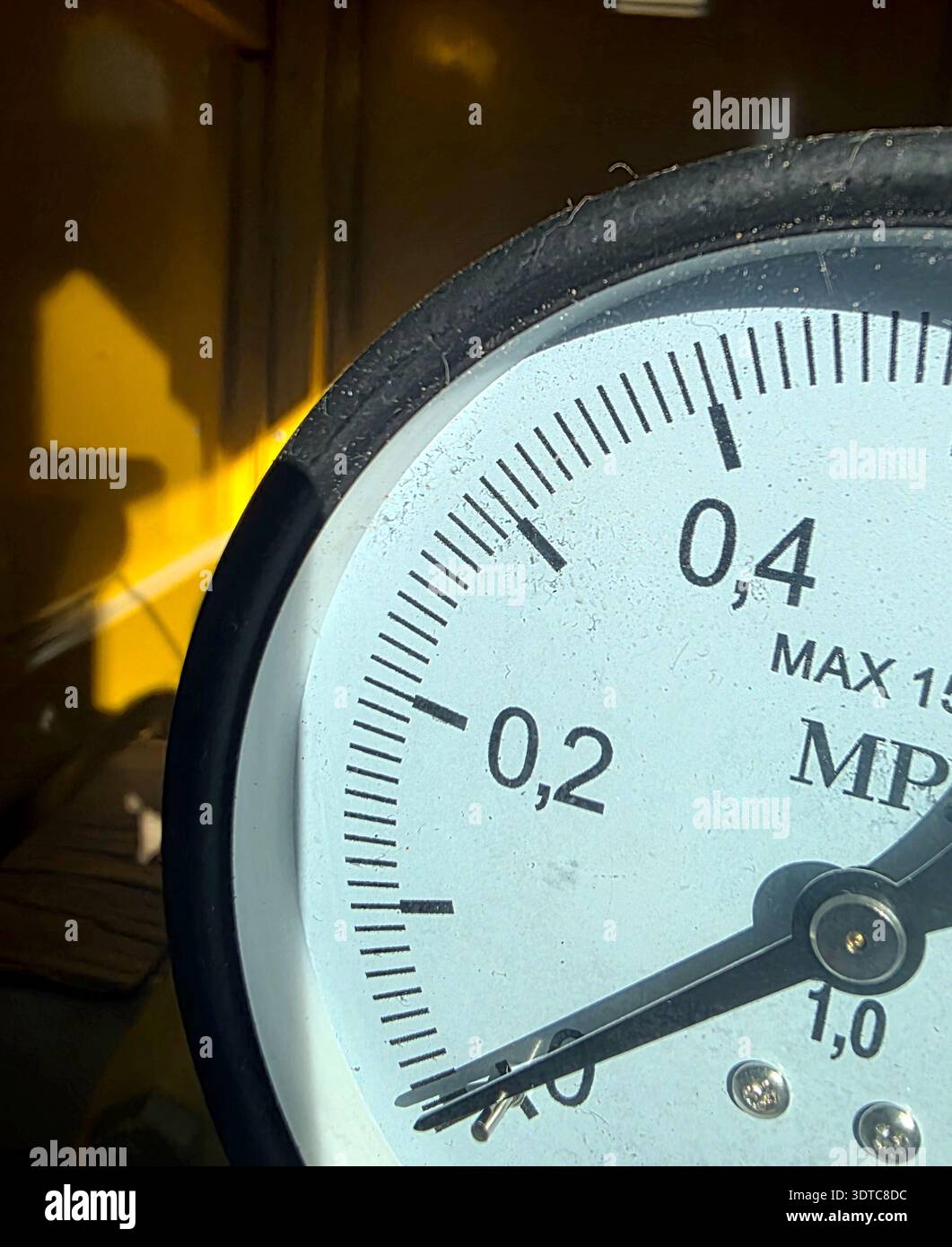 Pressure calibration indicator unit hi-res stock photography and images ...