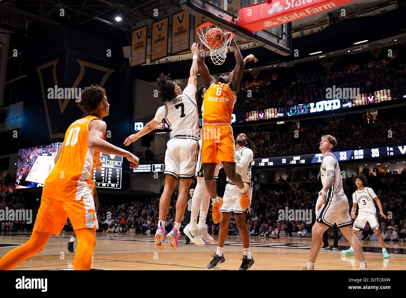 February 21, 2026, Nashville, Tennessee, USA: Tennessee forward Dewayne ...
