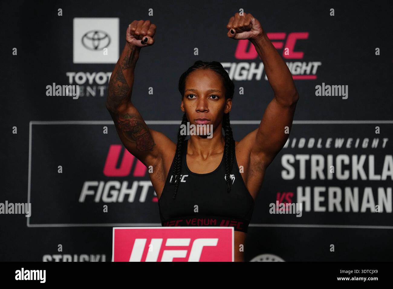 HOUSTON, TX February 20 : Joselyne Edwards steps on the scale for the ...