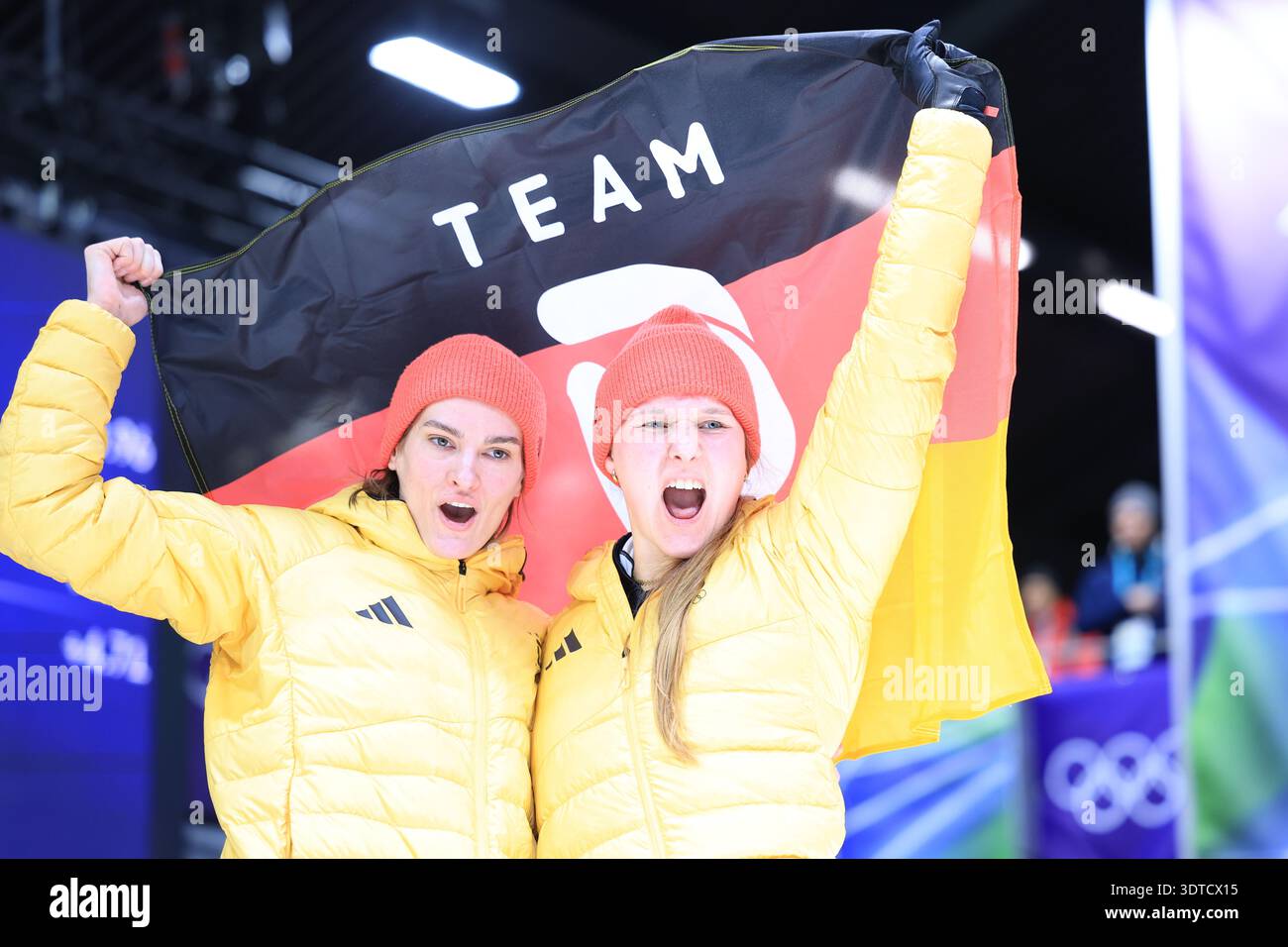 (260222) -- CORTINA D'AMPEZZO, Feb. 22, 2026 (Xinhua) -- Lisa Buckwitz ...