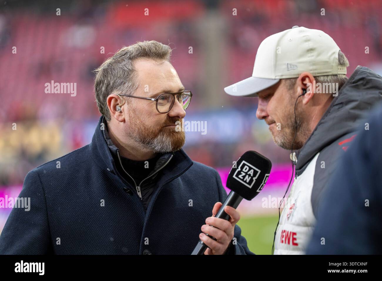 Robby Hunke (DAZN Moderator) im Gespräch mit Lukas Kwasnoik (1.FC Koeln ...