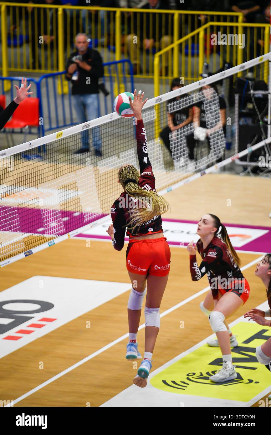 Valeria Battista ( eurotek laica uyba ) during Omag-Mt San Giovanni In ...