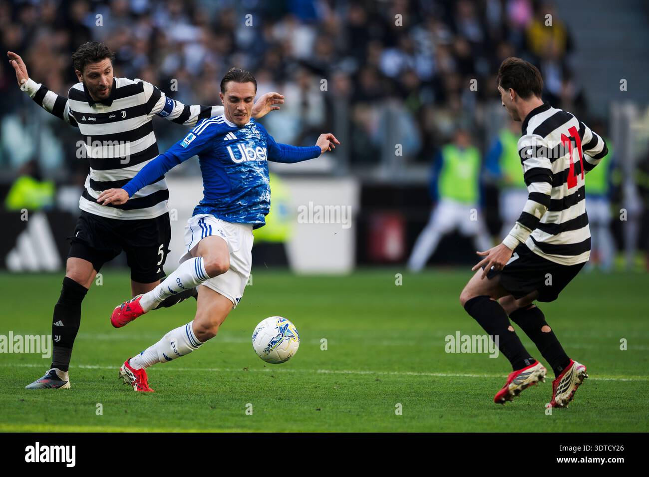 Maxence Caqueret of Como 1907 competes for the ball with Manuel ...