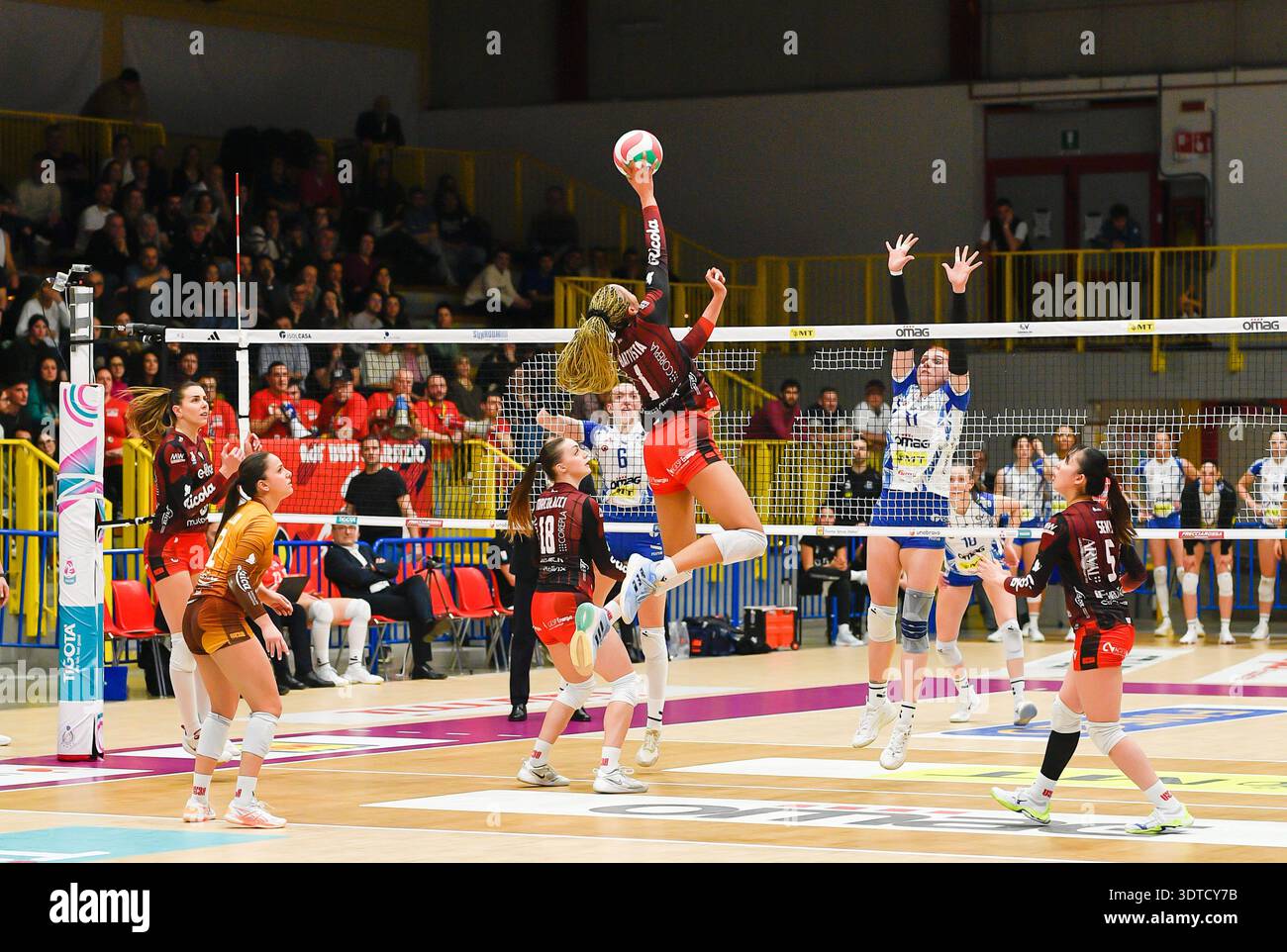 Valeria Battista ( eurotek laica uyba ) during Omag-Mt San Giovanni In ...