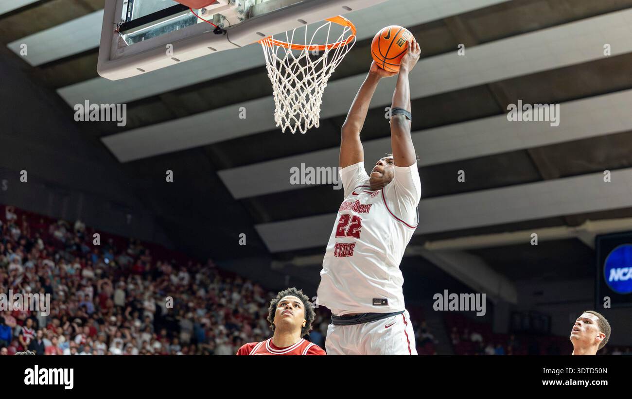 Alabama forward Aiden Sherrell (22) dunks the ball against Arkansas ...