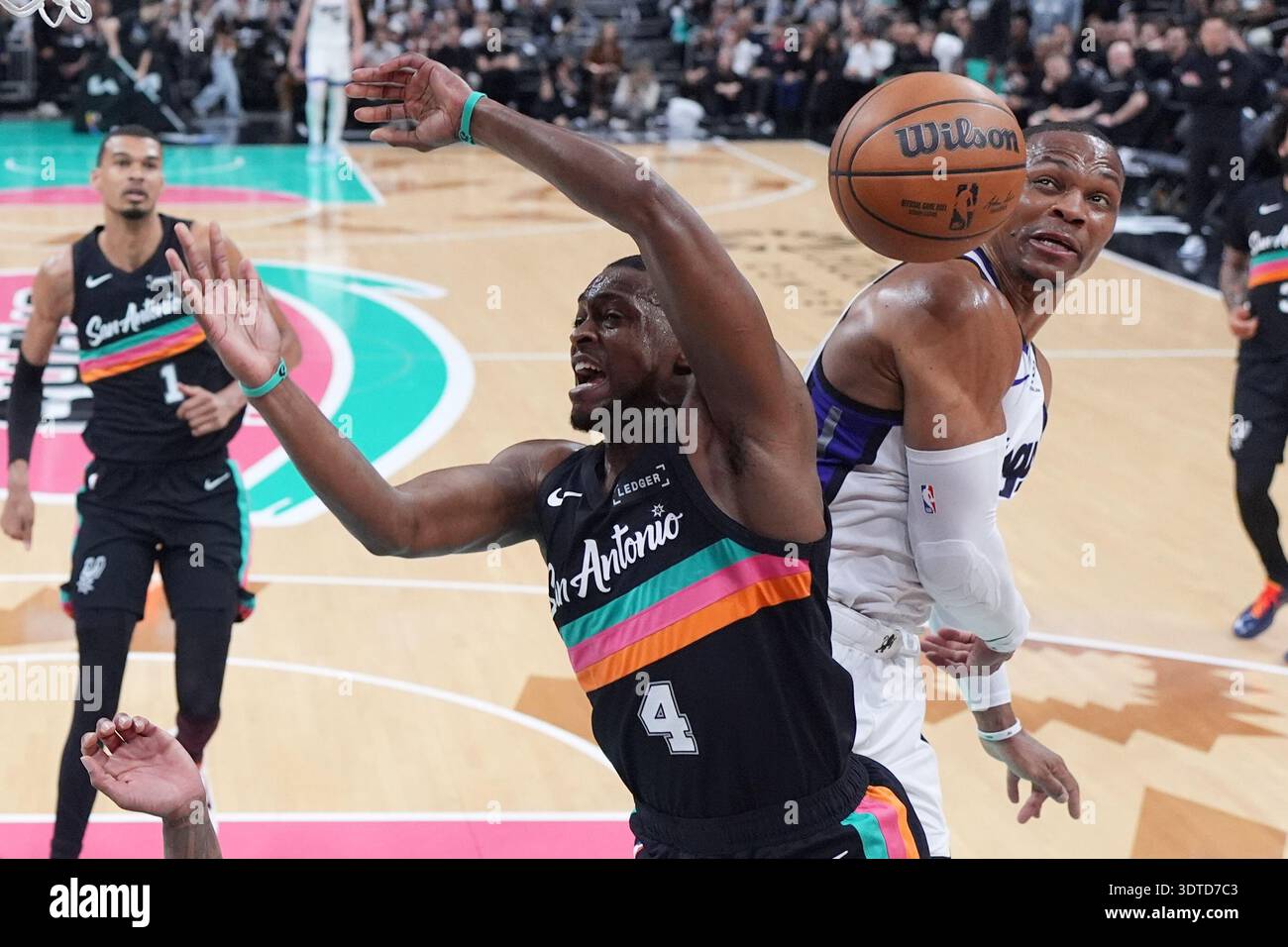 San Antonio Spurs guard De'aaron Fox (4) is blocked by Sacramento Kings ...