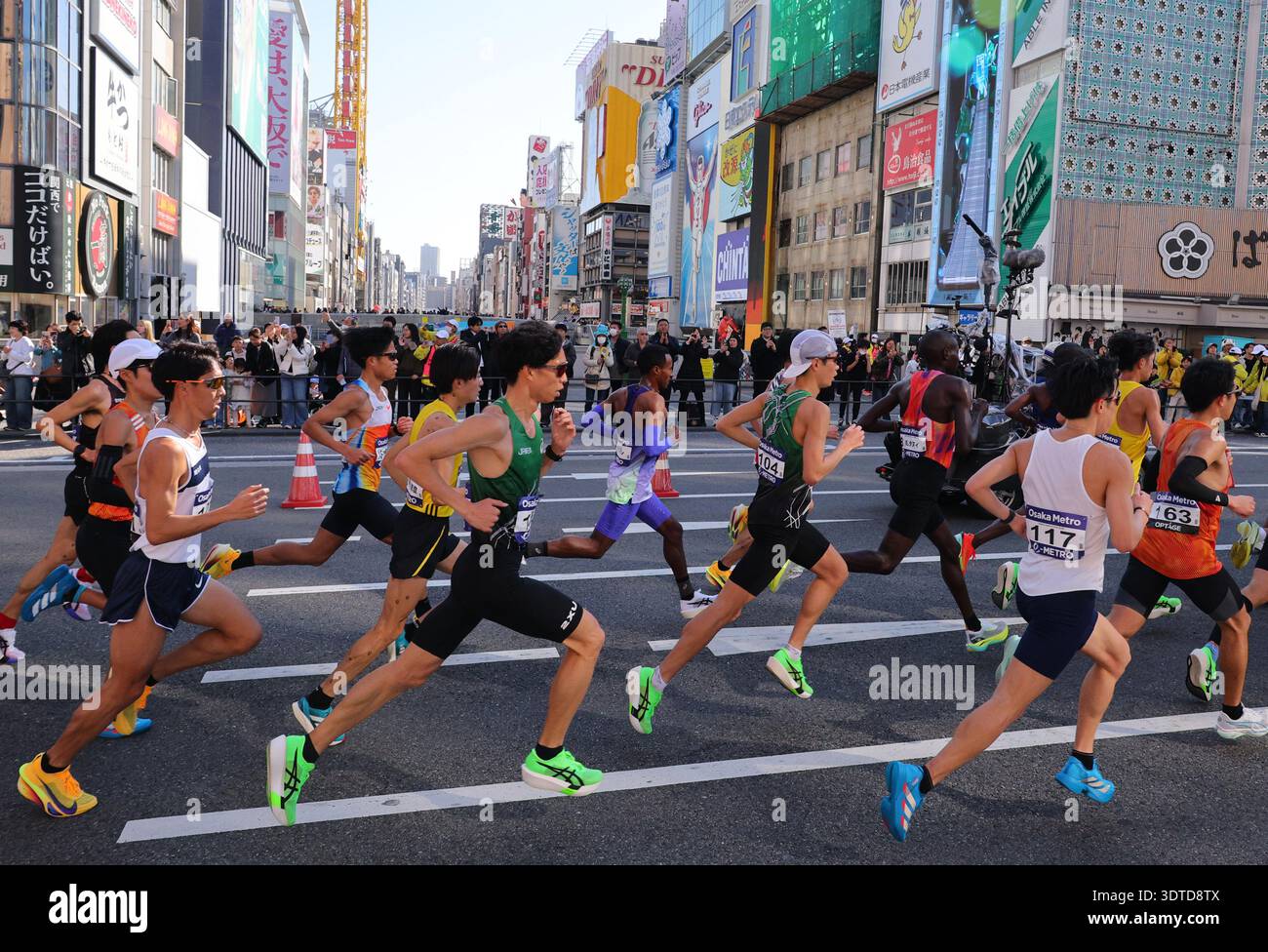 Lots of runners participate in Osaka Marathon in Osaka City, Osaka ...