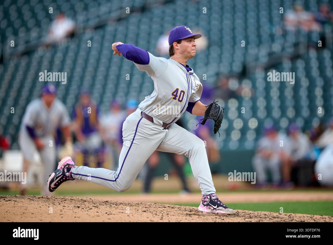 LSU Tigers pitcher Grant Fontenot (40) delivers a pitch during an NCAA ...