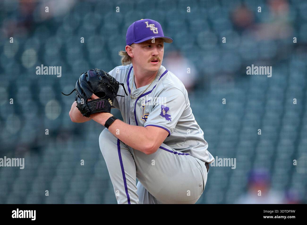 LSU Tigers pitcher Connor Benge (43) delivers a pitch during an NCAA ...