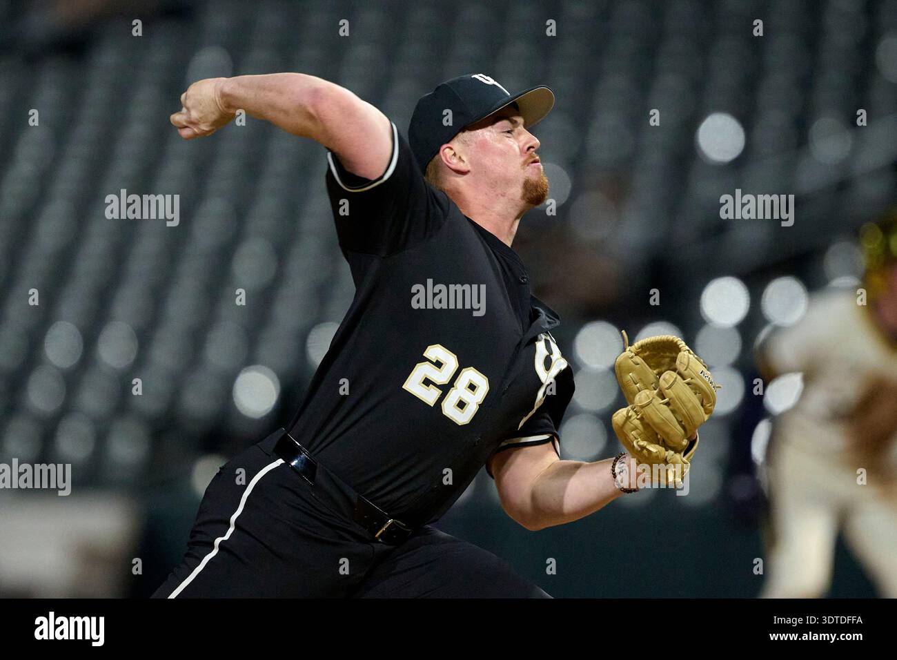 UCF Knights pitcher Evan Jones (28) delivers a pitch during an NCAA ...