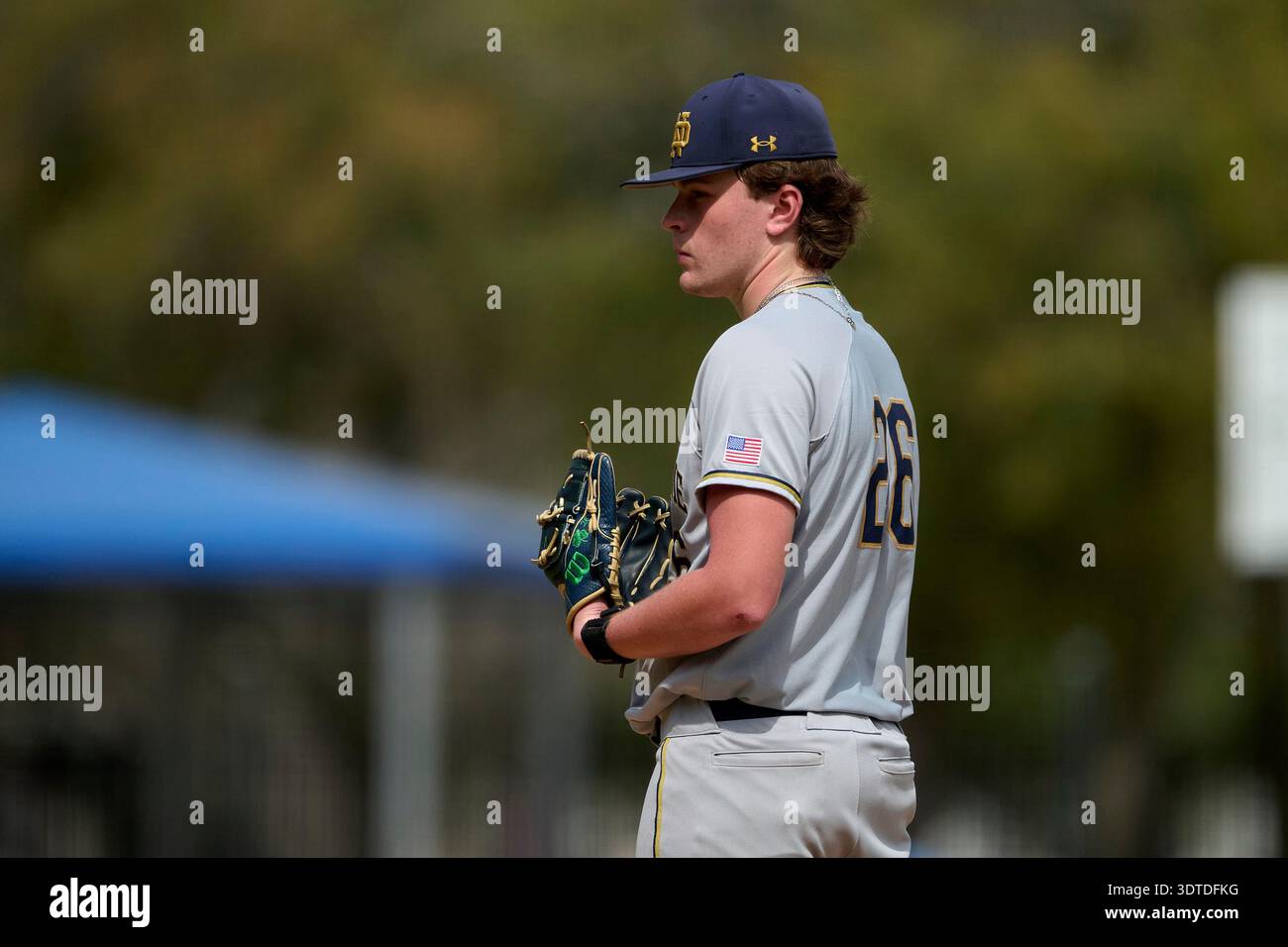 Notre Dame Fighting Irish pitcher Garrett Snyder (26) gets ready to ...