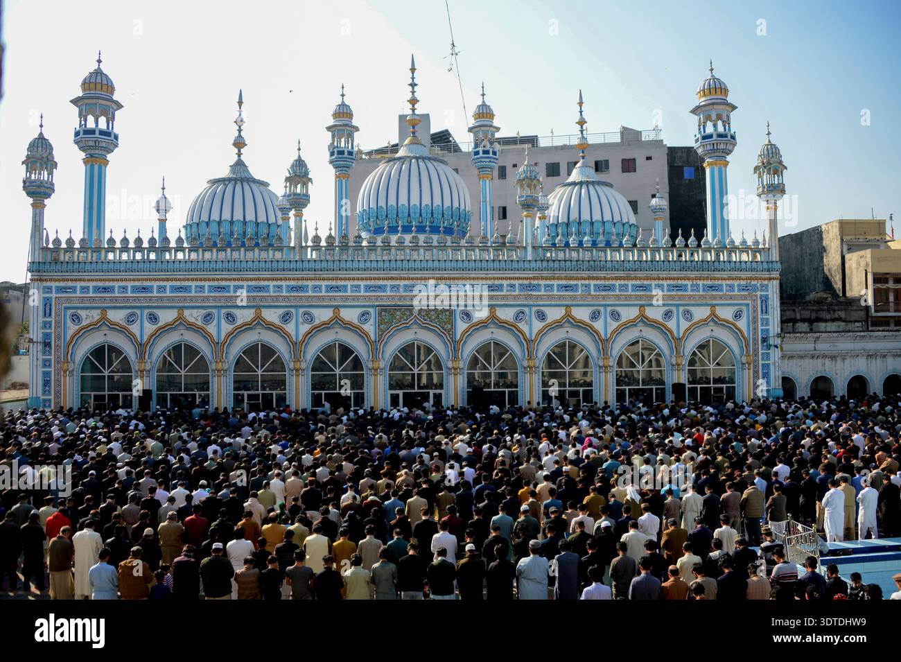 Rawalpindi, Pakistan. 20th Feb, 2026. Worshippers perform the first ...