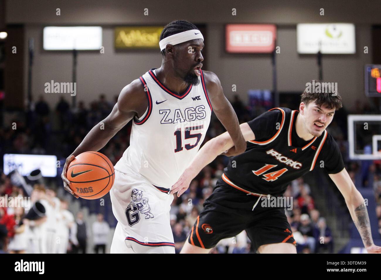 Gonzaga forward Graham Ike (15) controls the ball while pressured by ...