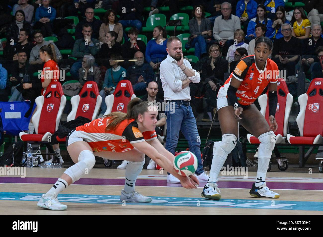 Nova Marring (Honda Cuneo Granda Volley) - Jessica Rivero (Honda Cuneo ...