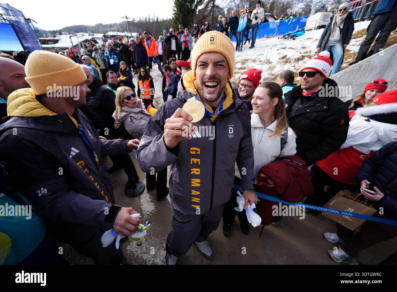 Germany's Georg Fleischhauer celebrates with his gold medal after ...