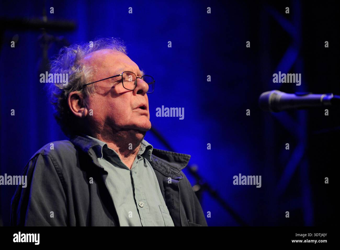 Der britische Jazz-Sänger Phil Minton beim 30. JOE-Festival in der ...