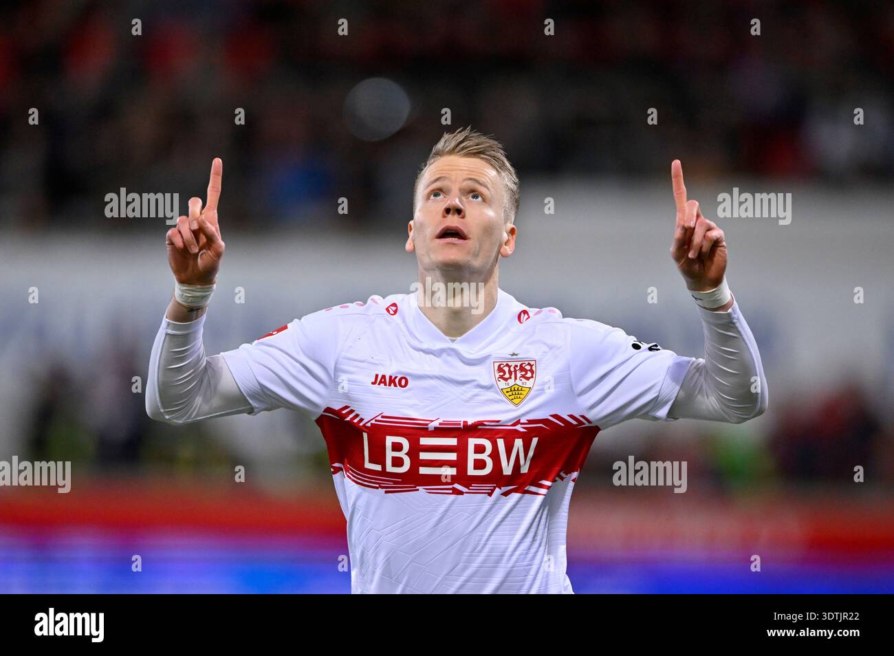 TOR zum 0:1 Chris Fuehrich VfB Stuttgart (10) Torjubel Gestik Geste 1 ...