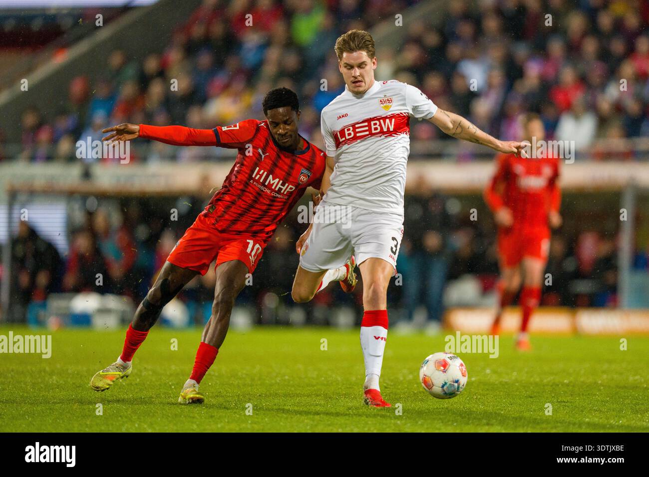 Tackle between Christian Conteh (FC Heidenheim 1846, #10) and Ramon ...