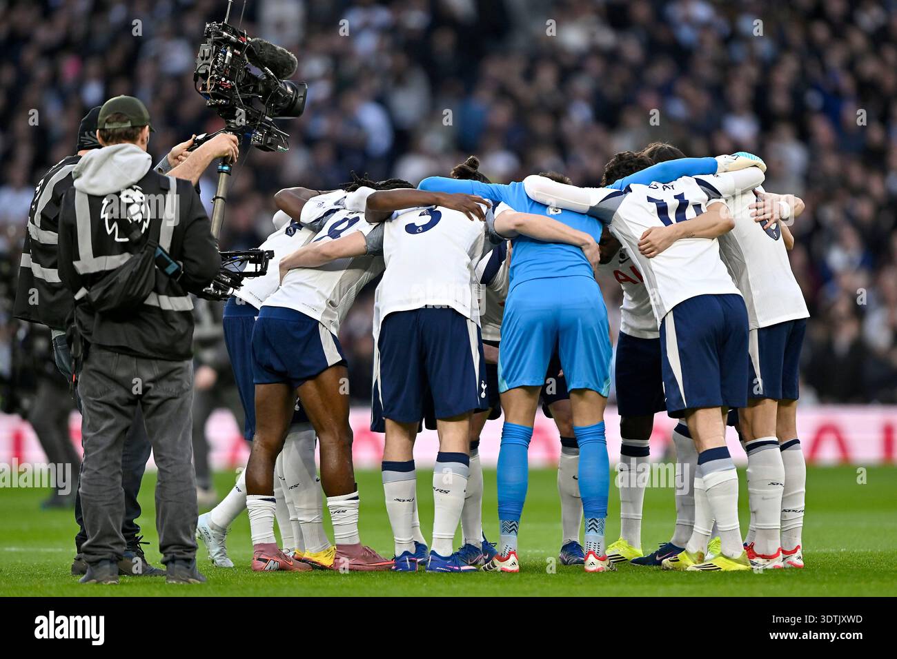 London UK 22nd February 2026. The Spurs team huddle during the ...