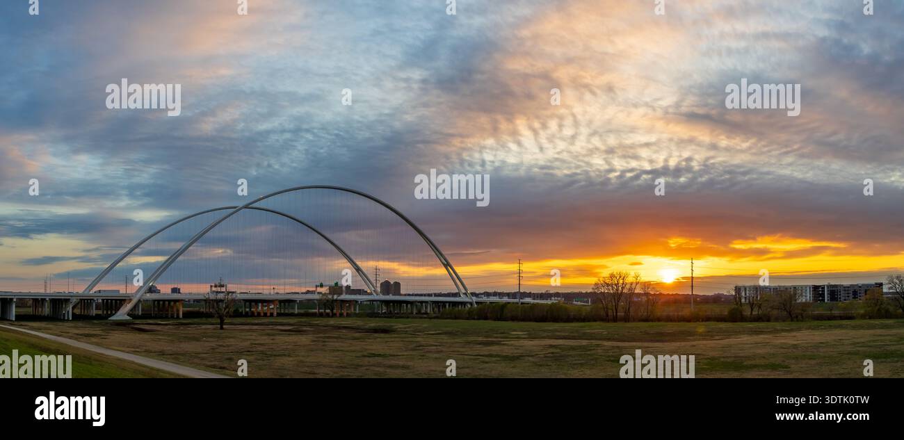 Sunset on margaret bridge hi-res stock photography and images - Alamy