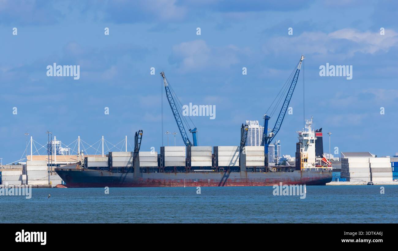 Onboard cranes hi-res stock photography and images - Alamy