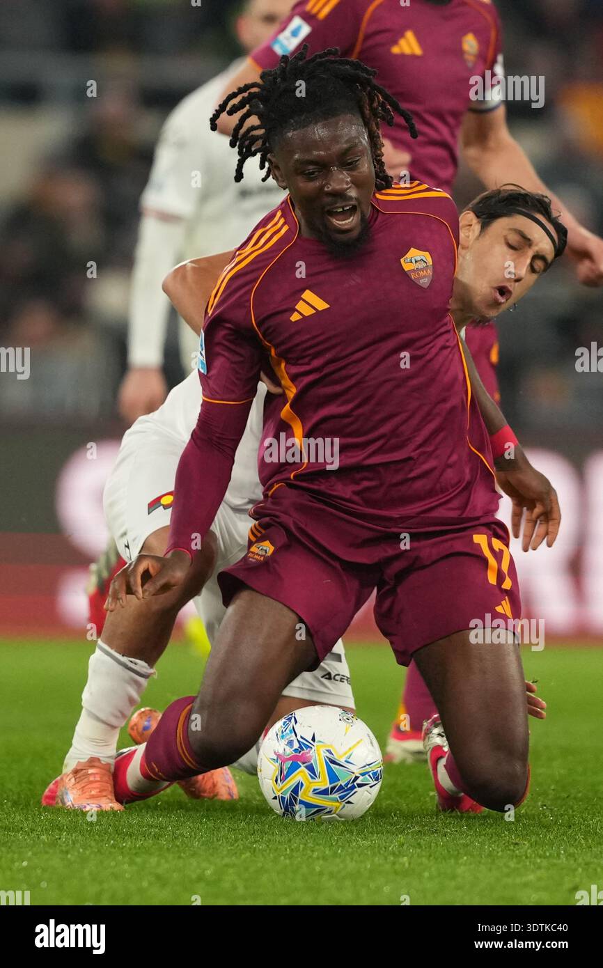 Manu Kone of AS Roma and Youssef Maleh of US Cremonese during the Serie ...