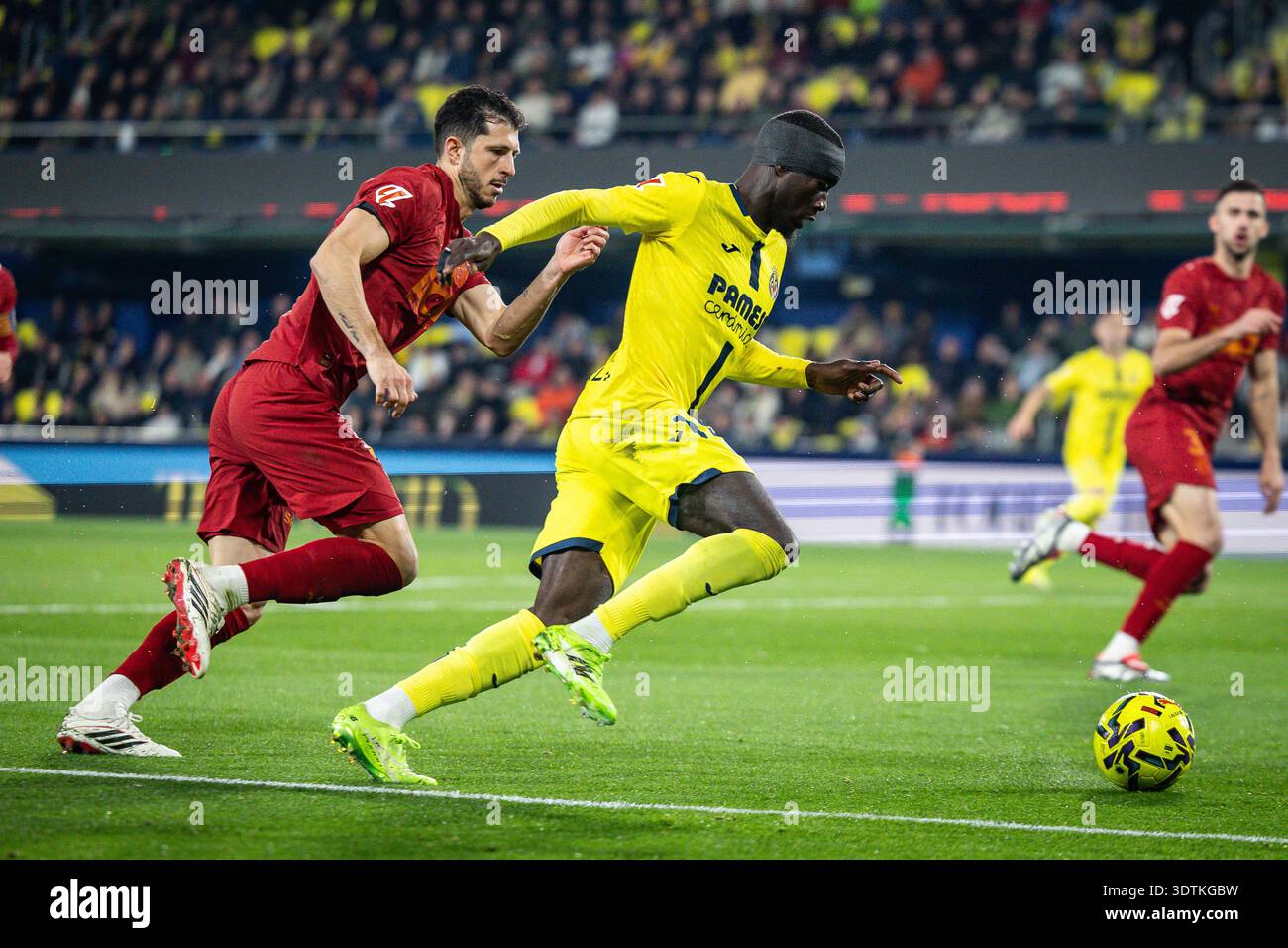 Guido RODRIGUEZ of FC Valencia and Nicolas PEPE of Villarreal CF during ...