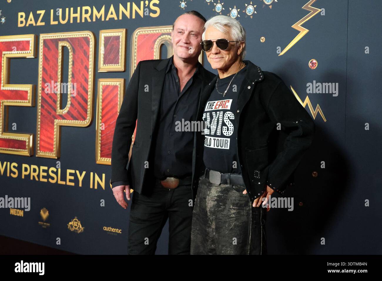 LOS ANGELES - FEB 18: Jonathan Redmond, Baz Luhrmann at the Epic: Elvis ...