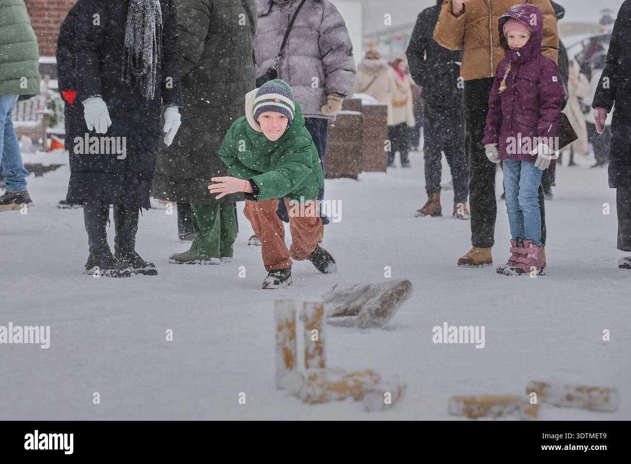 (260223) -- ST. PETERSBURG, Feb. 23, 2026 (Xinhua) -- A boy plays a ...