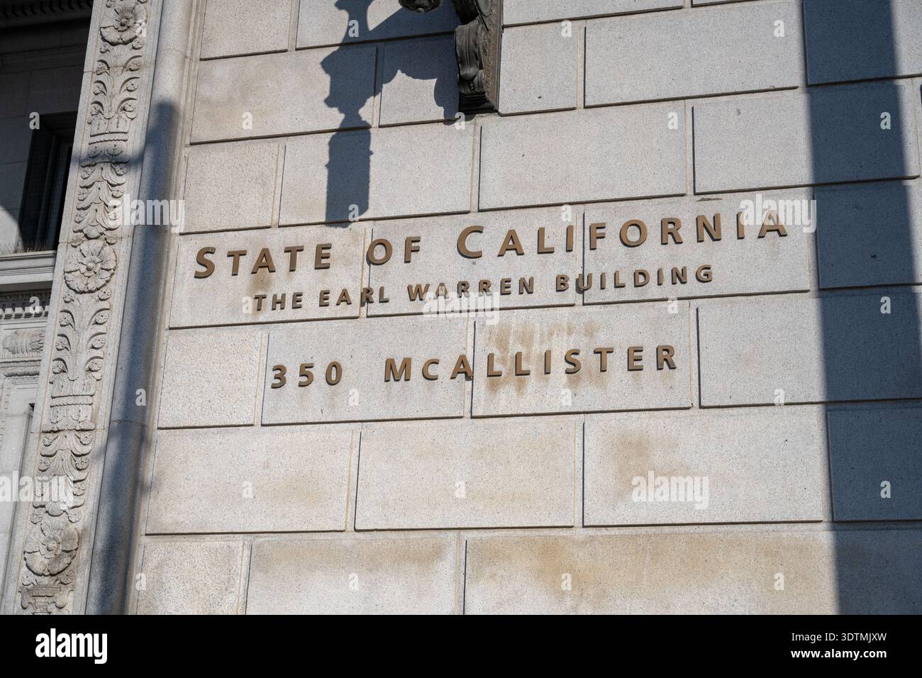 Facade of the State of California Earl Warren Building, Civic Center ...