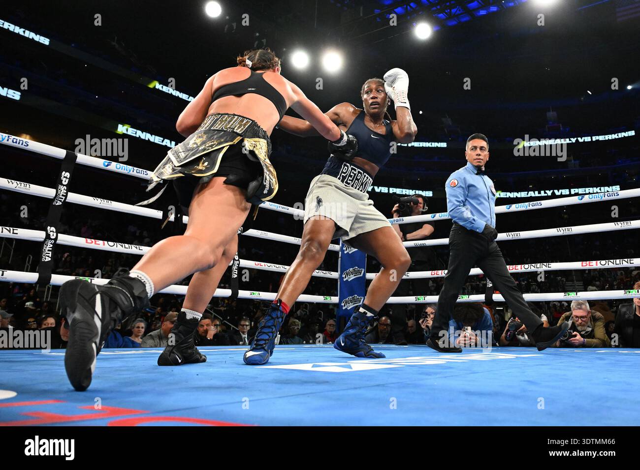 Danielle Perkins, center, dodges a punch by Che Keneally, left, during ...