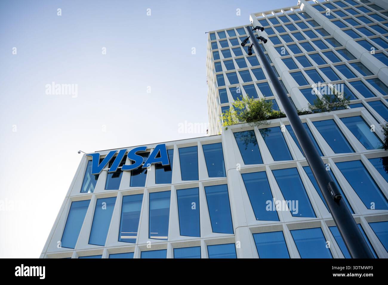 Office building with signage for Visa, Mission Rock, San Francisco ...