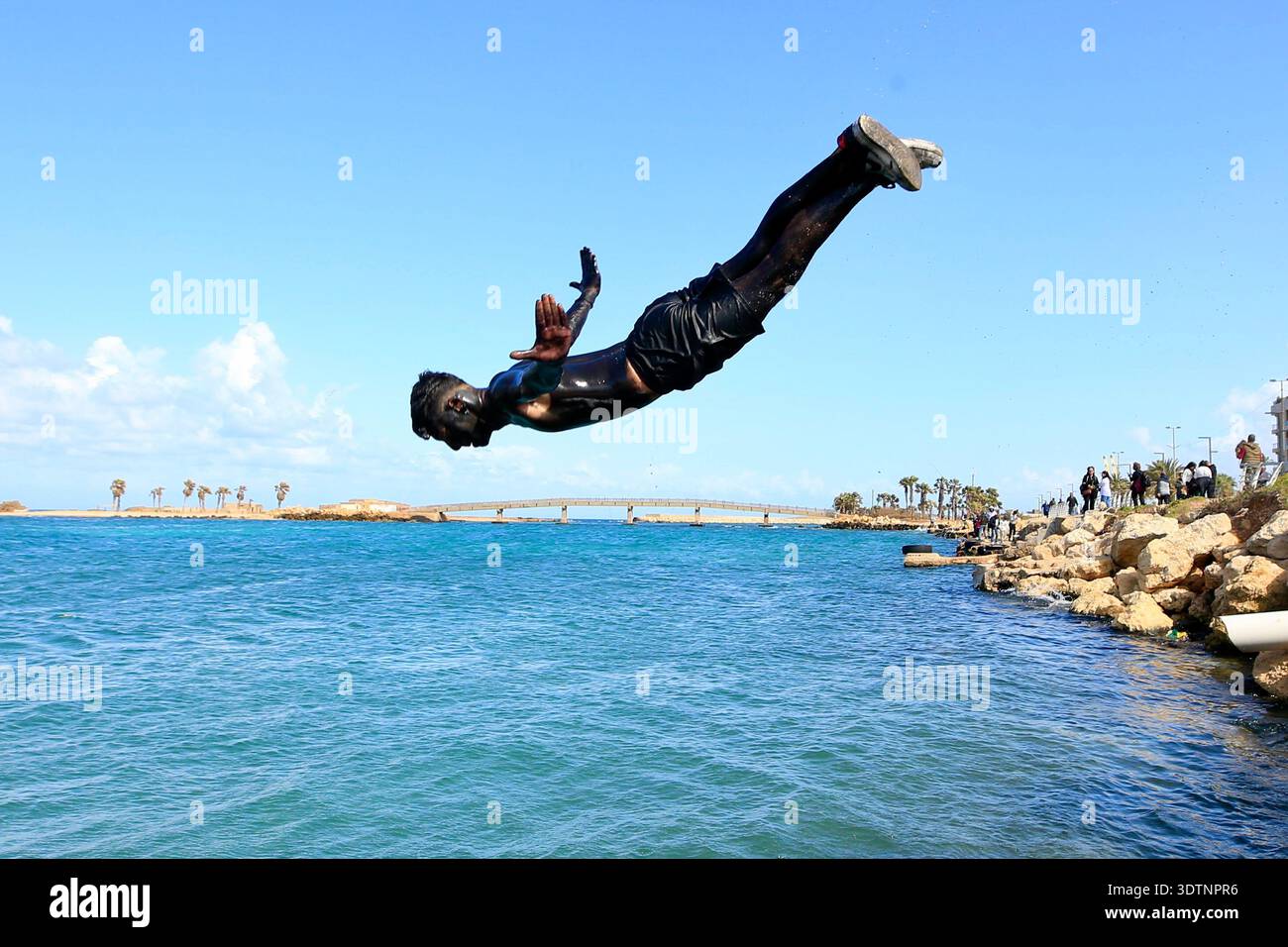 (260223) -- TRIPOLI, Feb. 23, 2026 (Xinhua) -- A participant is ...