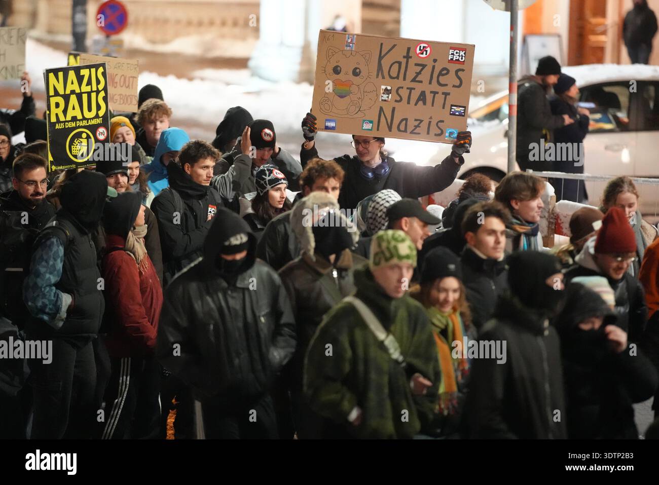 A demonstration by the "Offensive against the Right - Take to the ...