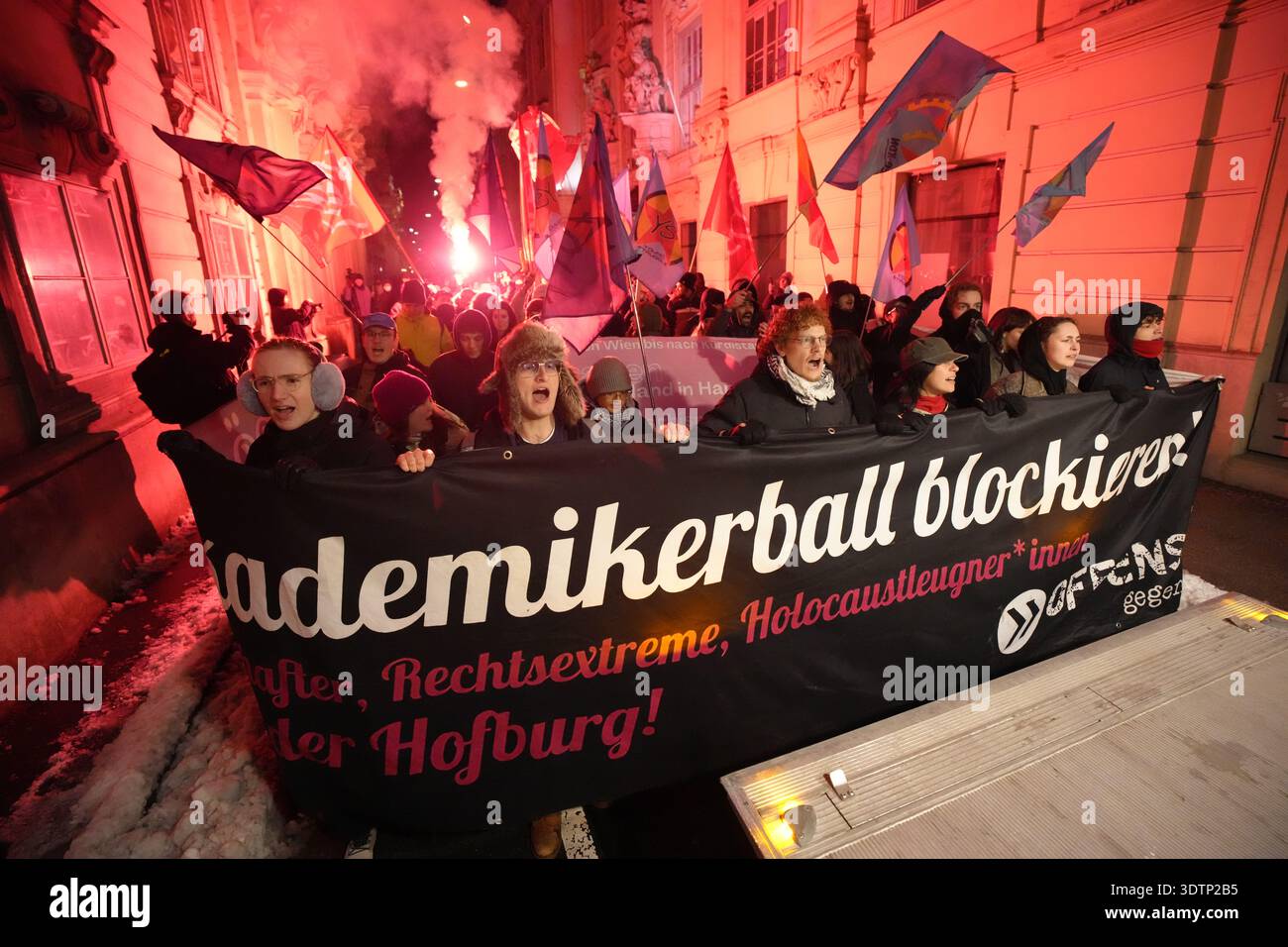 A demonstration by the "Offensive against the Right - Take to the ...