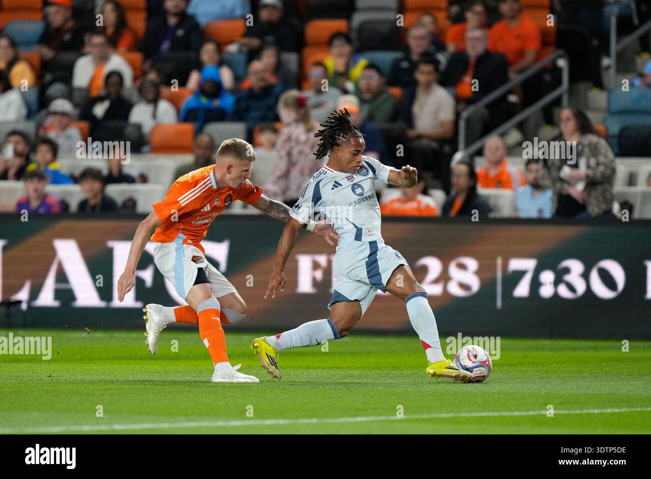 Houston Dynamo Mateusz Bogusz (19) and Chicago Fire Leonardo Barroso (2 ...