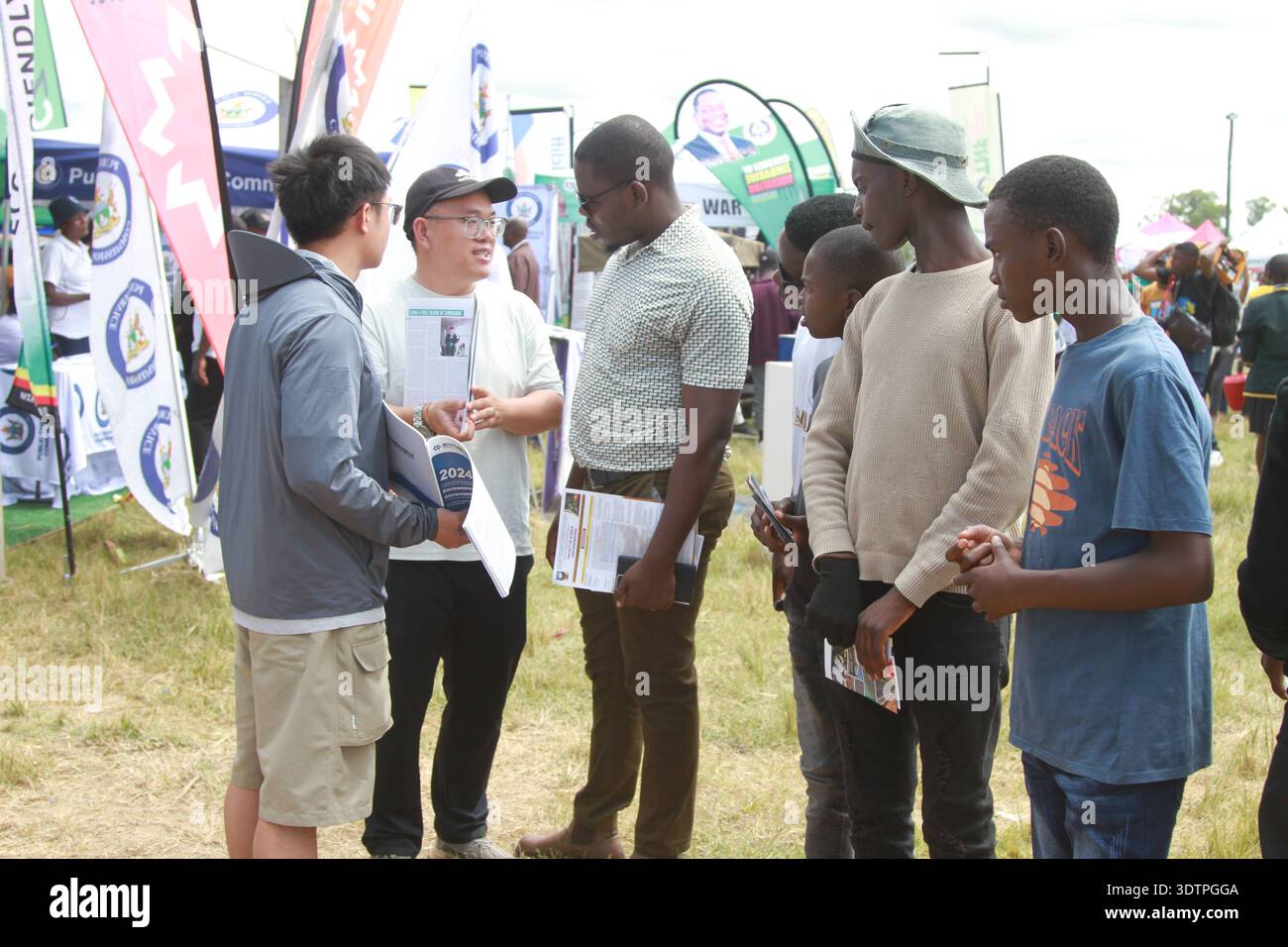 (260223) -- MASHONALAND EAST, Feb. 23, 2026 (Xinhua) -- Zimbabwean ...