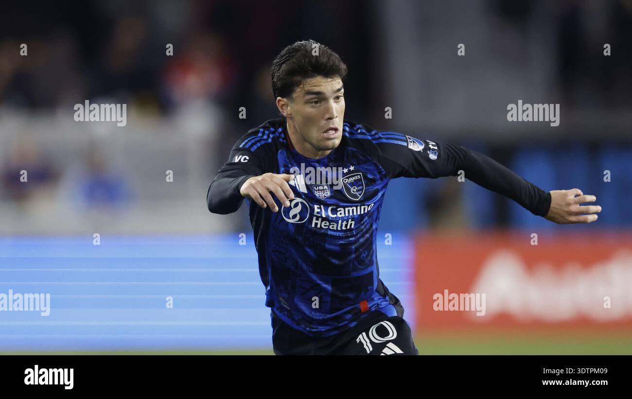 San Jose Earthquakes midfielder Niko Tsakiris (10) competes in the ...