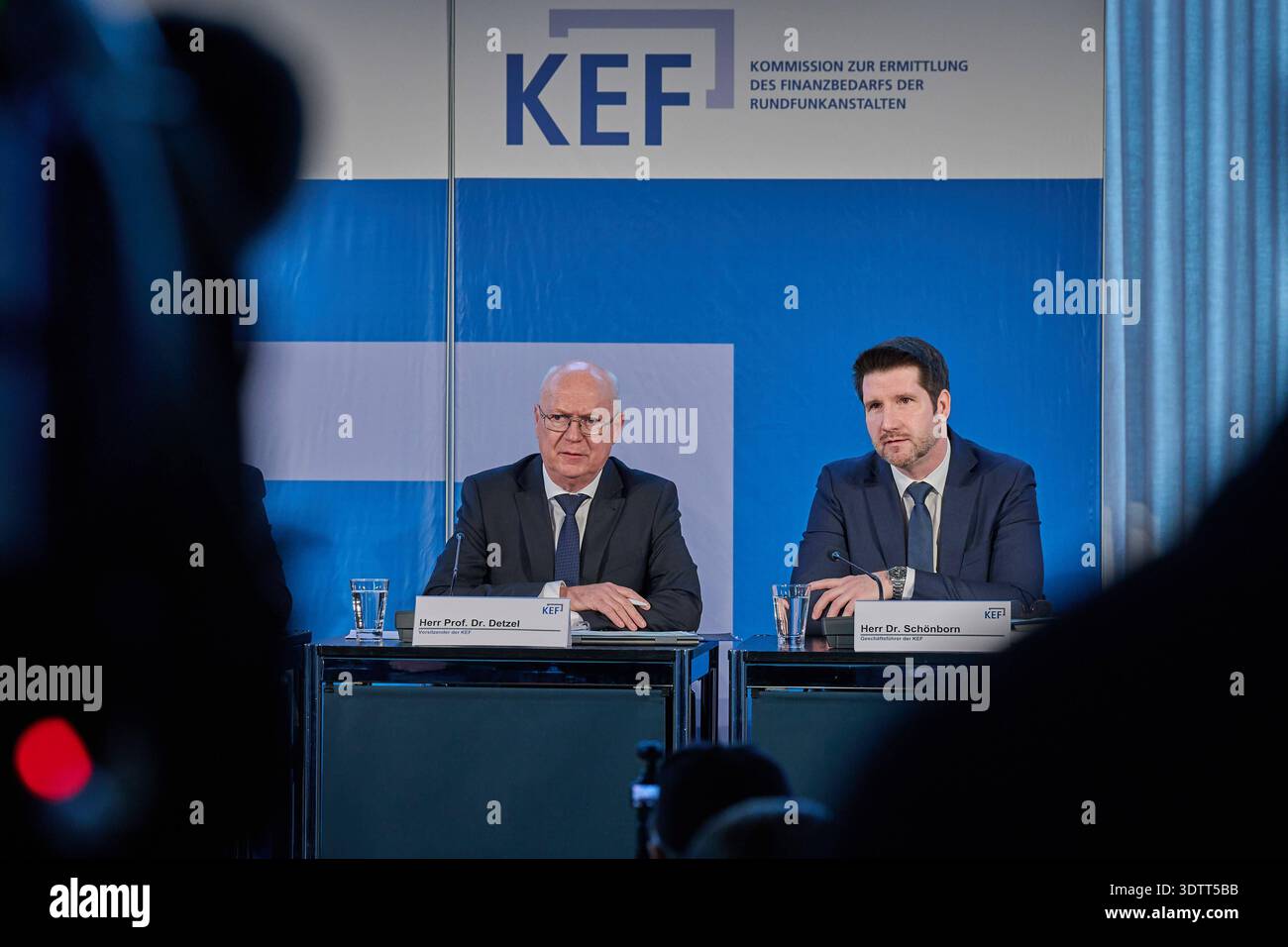 Martin Detzel l., Vorsitzender der Kommission zur Ermittlung des ...