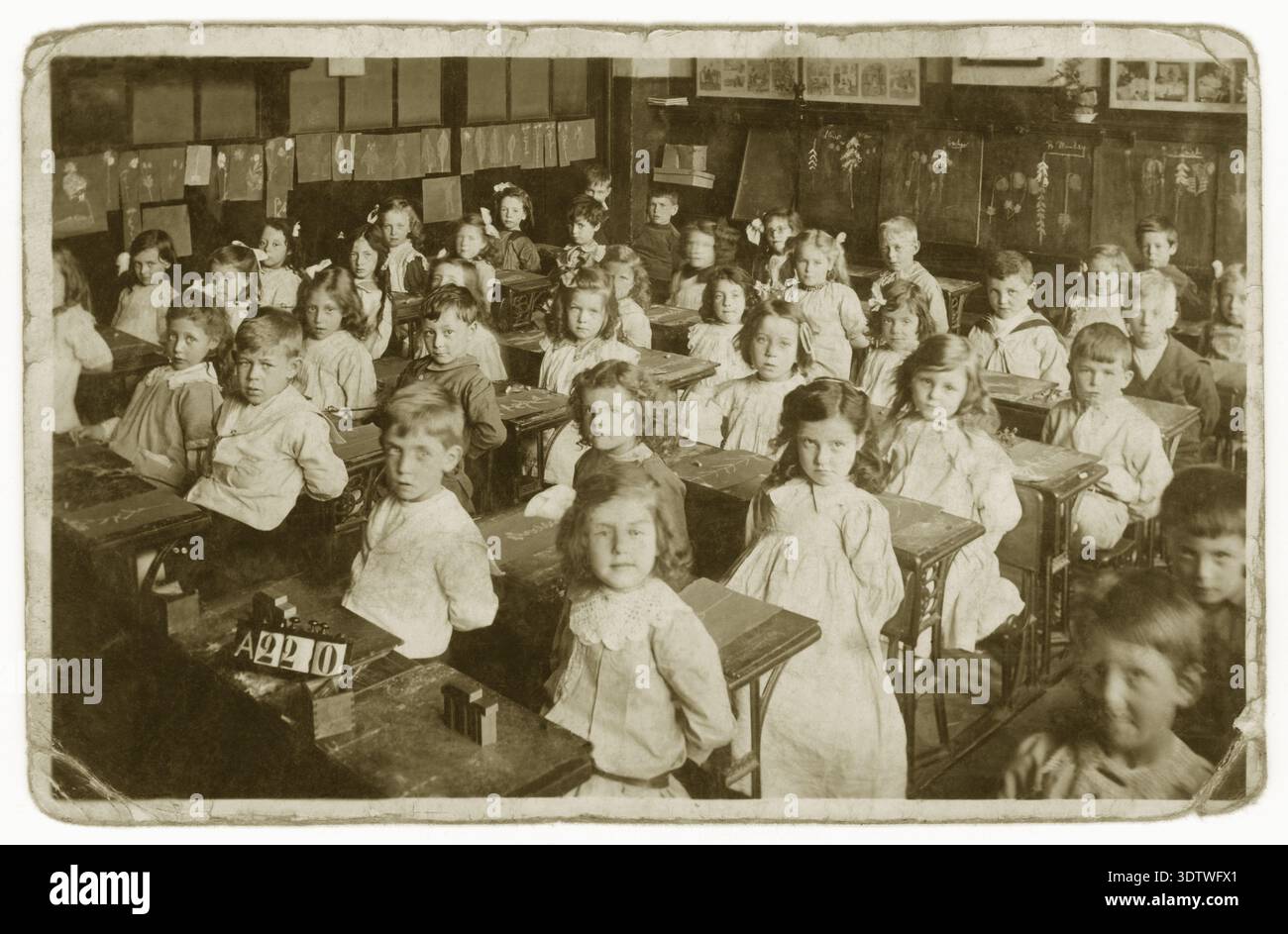 Schoolgirls uk hi-res stock photography and images - Alamy