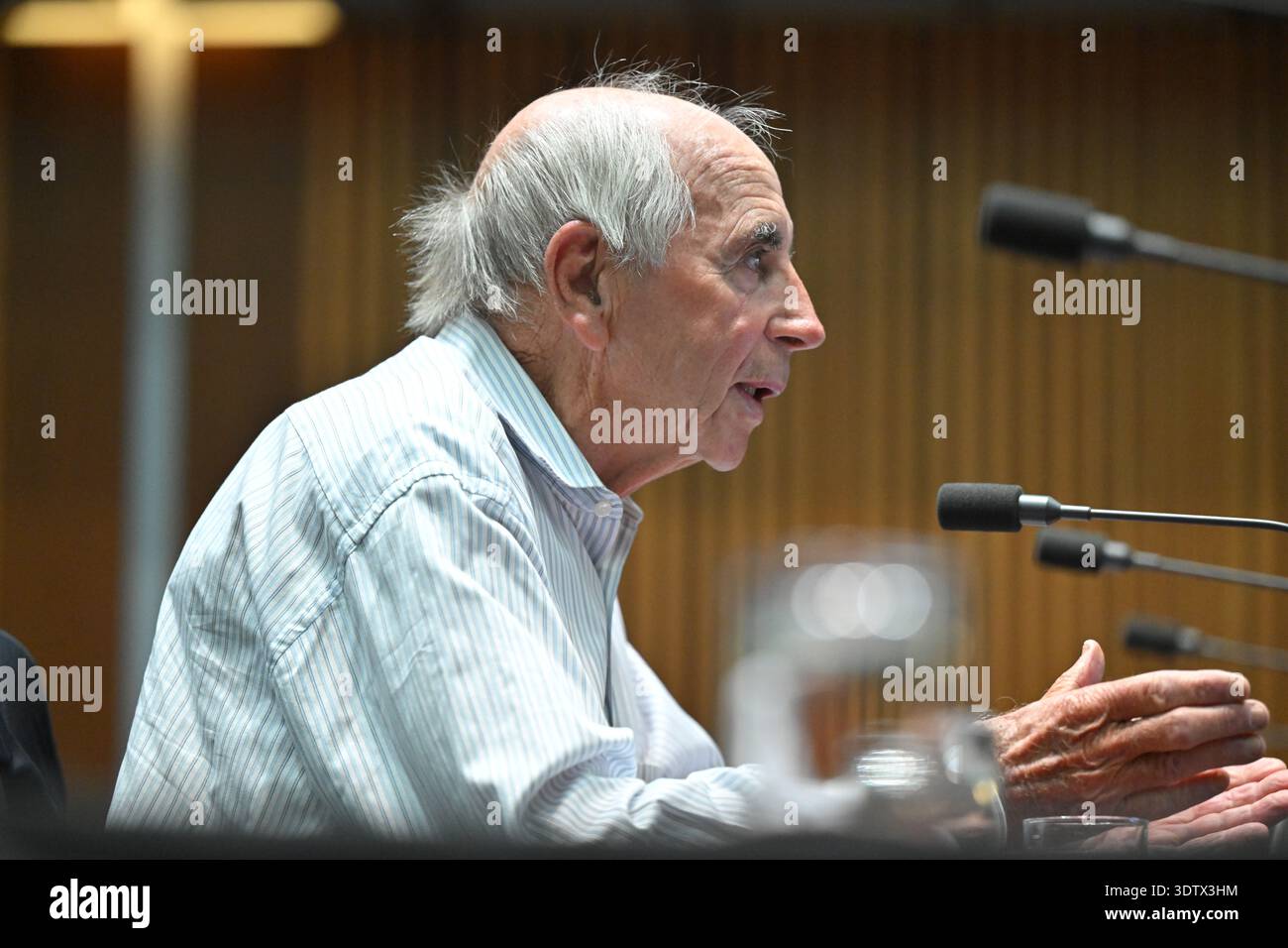 Former Reserve Bank of Australia (RBA) governor Bernie Fraser appears ...