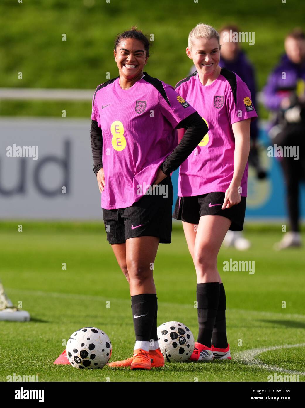 England's Jess Carter (left) and Alessia Russo during a training ...