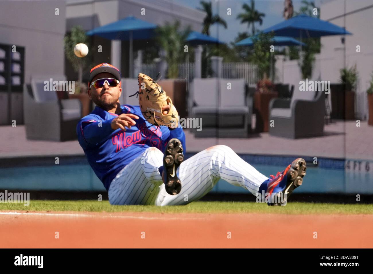 New York Mets first baseman Jose Rojas throws out Houston Astros' Zach ...