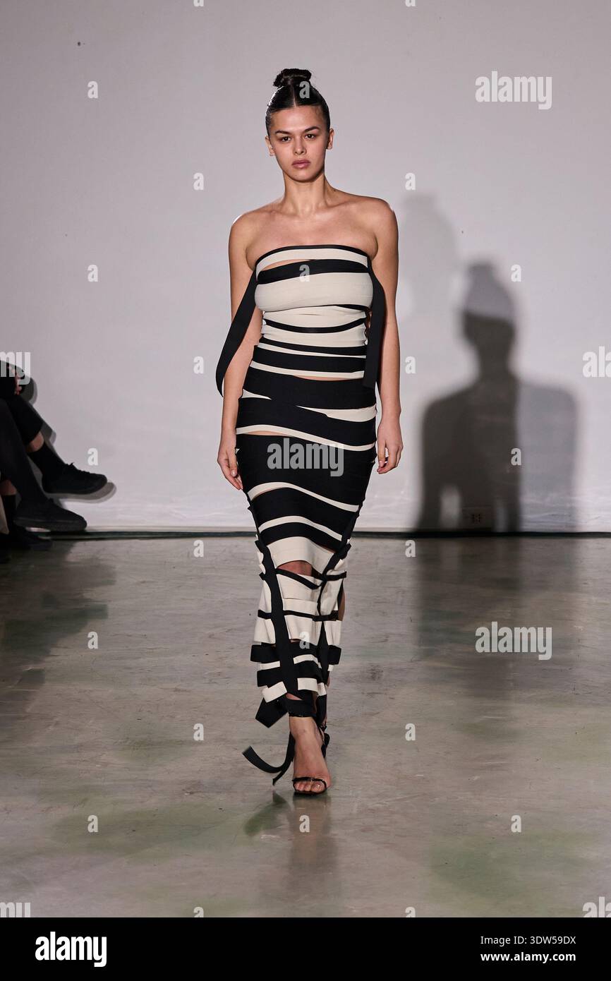 Noor Mutsaers Milano Fashion Week - Women F/W 26-27 Max Zara Sterck ...