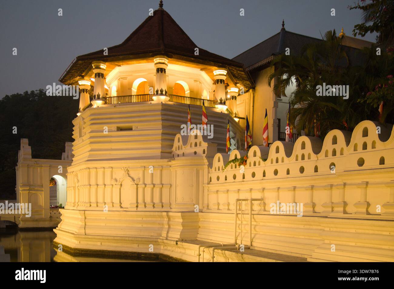 Sri Lanka, Kandy, Temple of the Tooth, Dalada Maligawa Stock Photo - Alamy