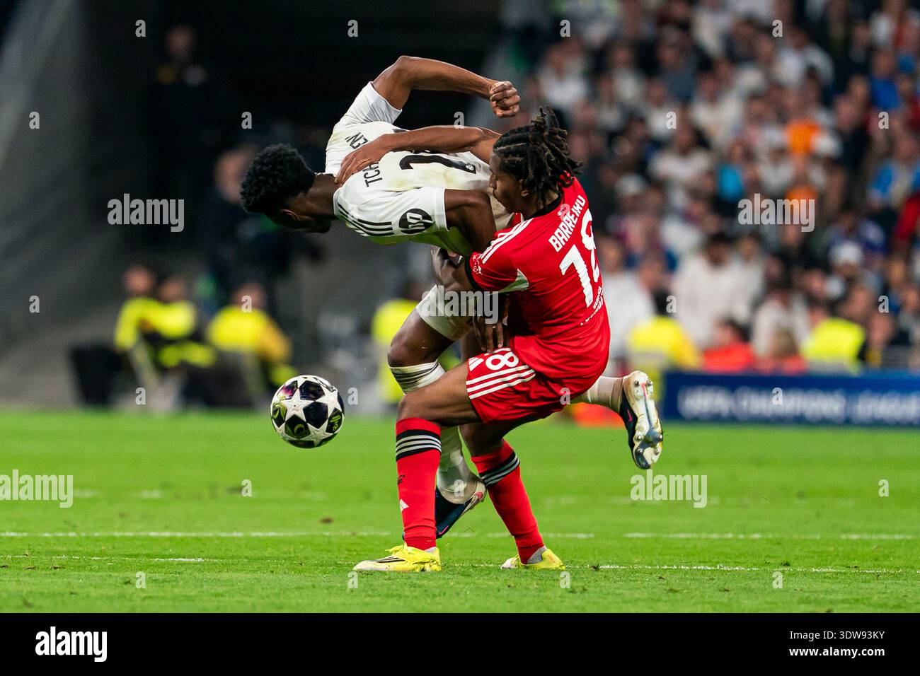 Real Madrid CF's Aurelien Tchouameni (l) and SL Benfica's Leandro ...