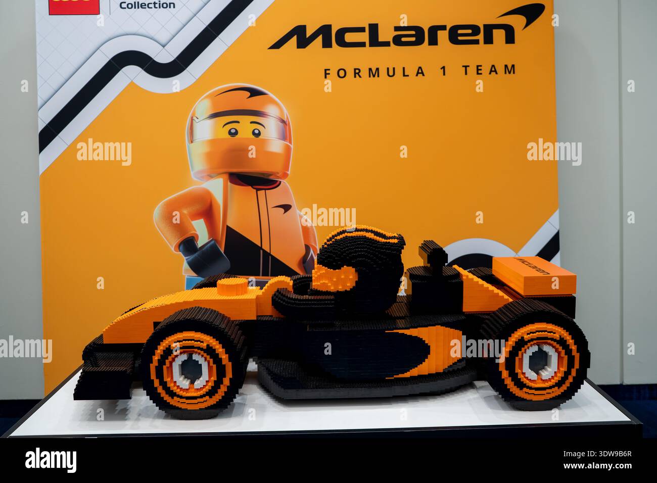 LEGO McLaren Formula 1 race car model with driver figure display ...