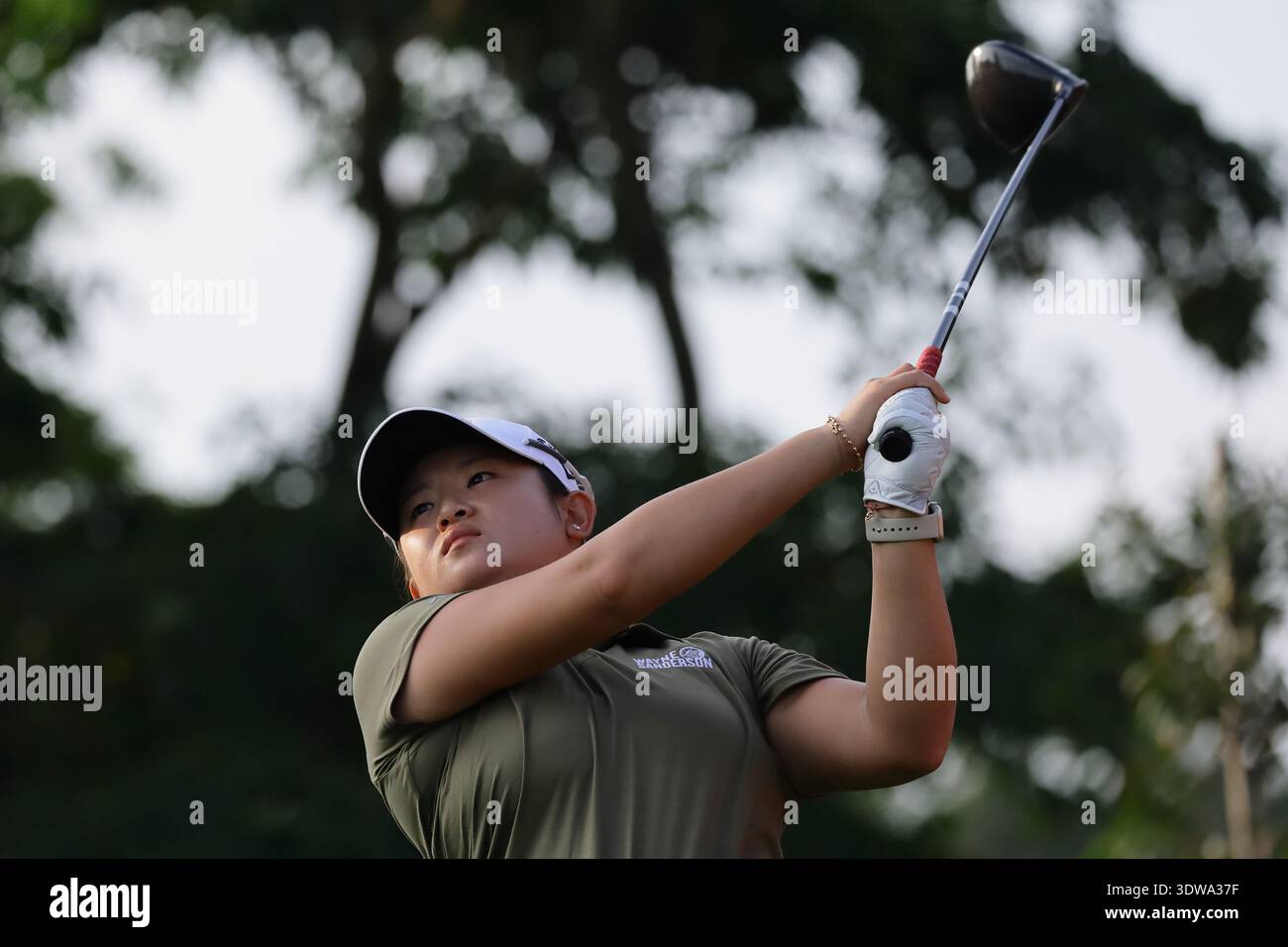 Jenny Bae of the United States tees off during the HSBC Women's World ...