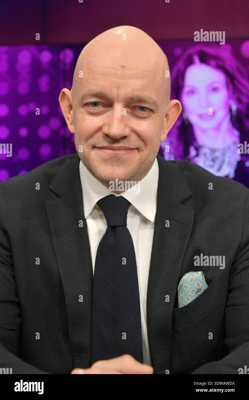 Marc Felix Serrao in der ARD-Talkshow maischberger im Studio Berlin ...